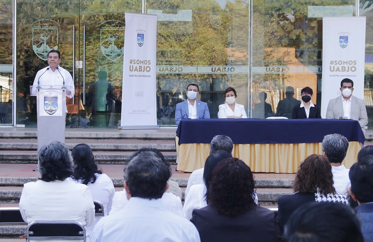 Honran legado de Benito Juárez García, las y los universitarios de la ...